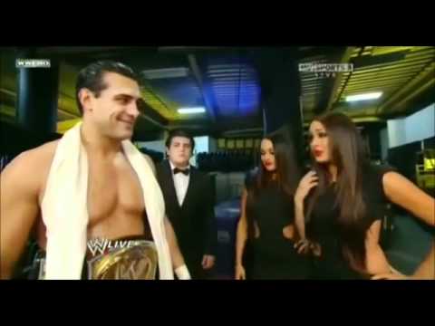 WWE Raw 05/12/11 Zack Ryder es chotiado por 2 divas por querer hablar con Alberto del Rio