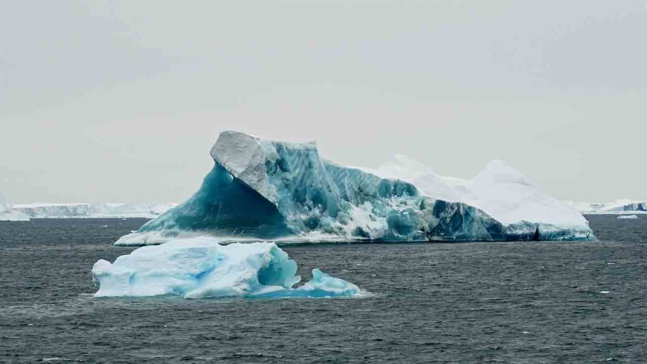 Beautiful Jade Icebergs - YouTube