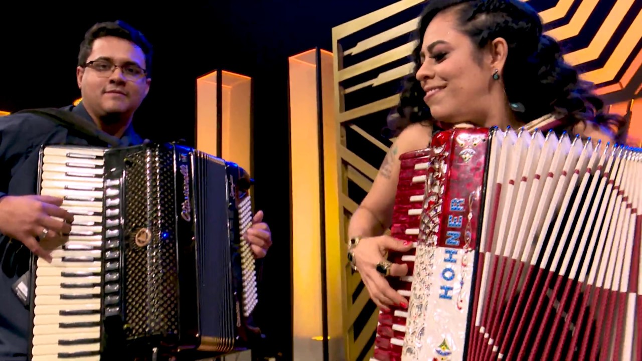 Duelo musical no Revelações Sertanejo! - YouTube