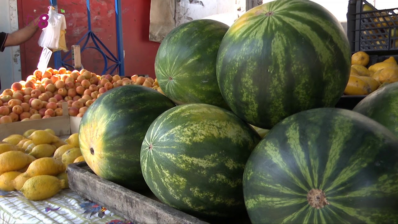 În capitală au apărut, în vânzare, primii pepeni verzi. Sunt de import ...