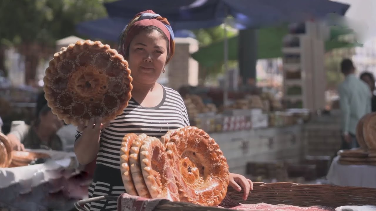 CGTN hosts visit Fergana market in Uzbekistan - YouTube