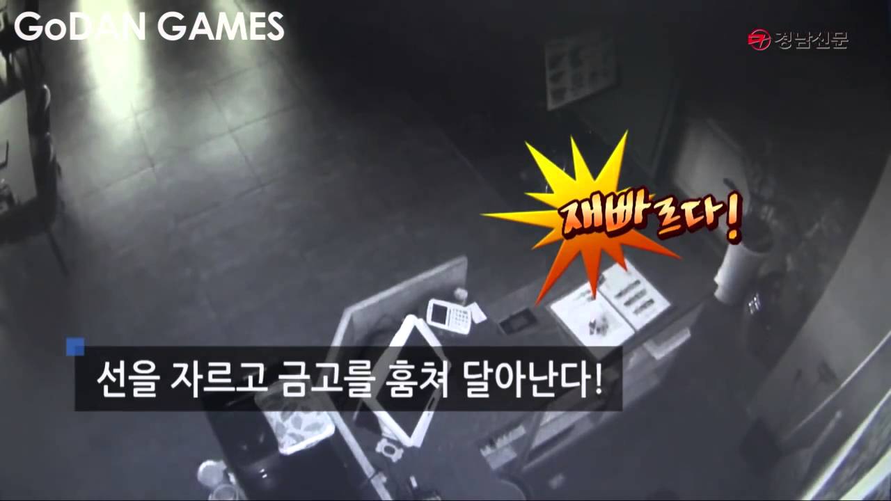 Box Thief in the store / Ladrón con caja en una tienda / Metal Gear ...