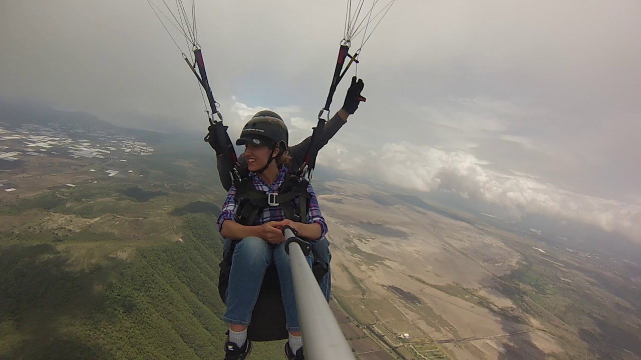 Jena Armstrong de Austria vuela con Miguelòn en San Marcos - YouTube