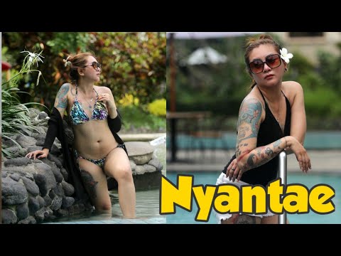Jalan jalan di hotel yg kewwren di Jogjakarta..nuansanya Kaya Bali Gaess...