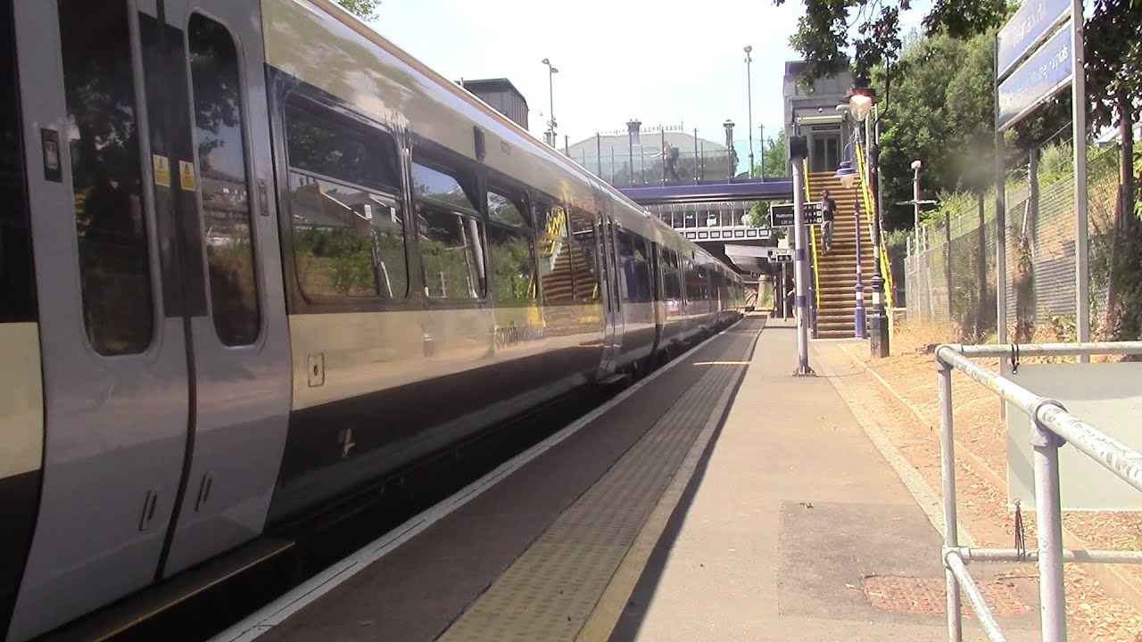 SouthEastern 465922 blasts the Ilkley @ Denmark Hill - YouTube