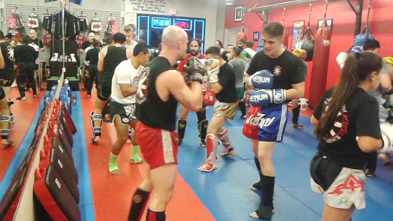 saenchai seminar - body punch tech - YouTube