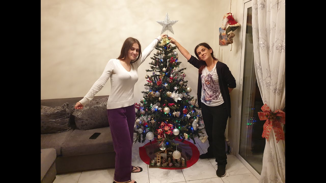 Δωρα & Χαρα σε δραση ( Ο στολισμος του Δεντρου 2021 ) - YouTube