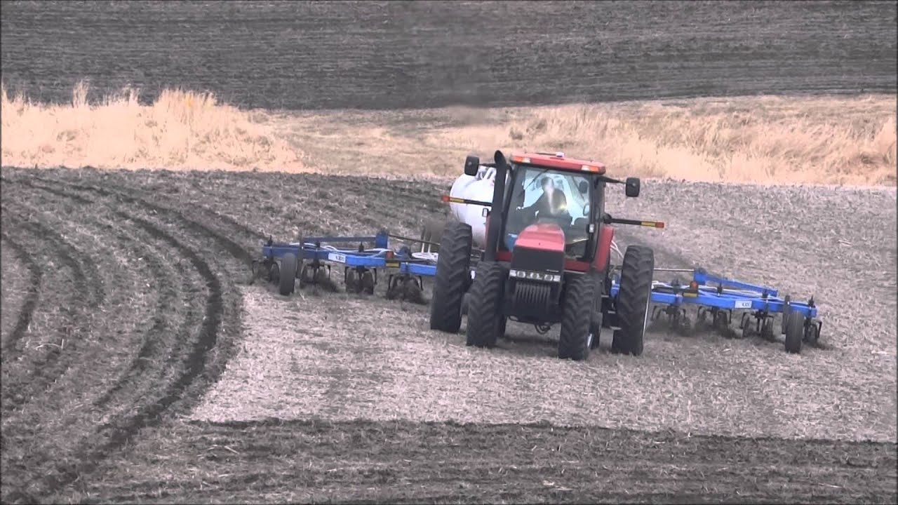 Case IH Magnum 230 pulling DMI 4300 Anhydrous Toolbar - YouTube