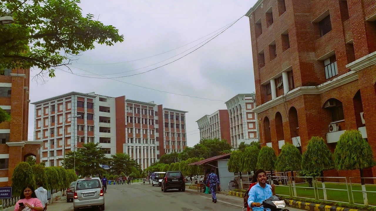 BBD university vlog || Bareilly to Lucknow || admission || Hostel ...