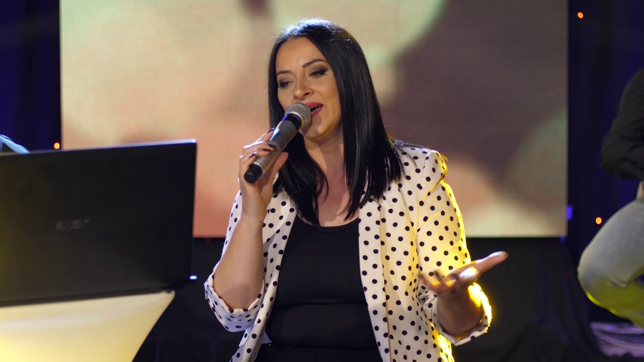 Aneta i Grupa Molika - Kinisa da oda (LIVE Quarantine Show) - YouTube