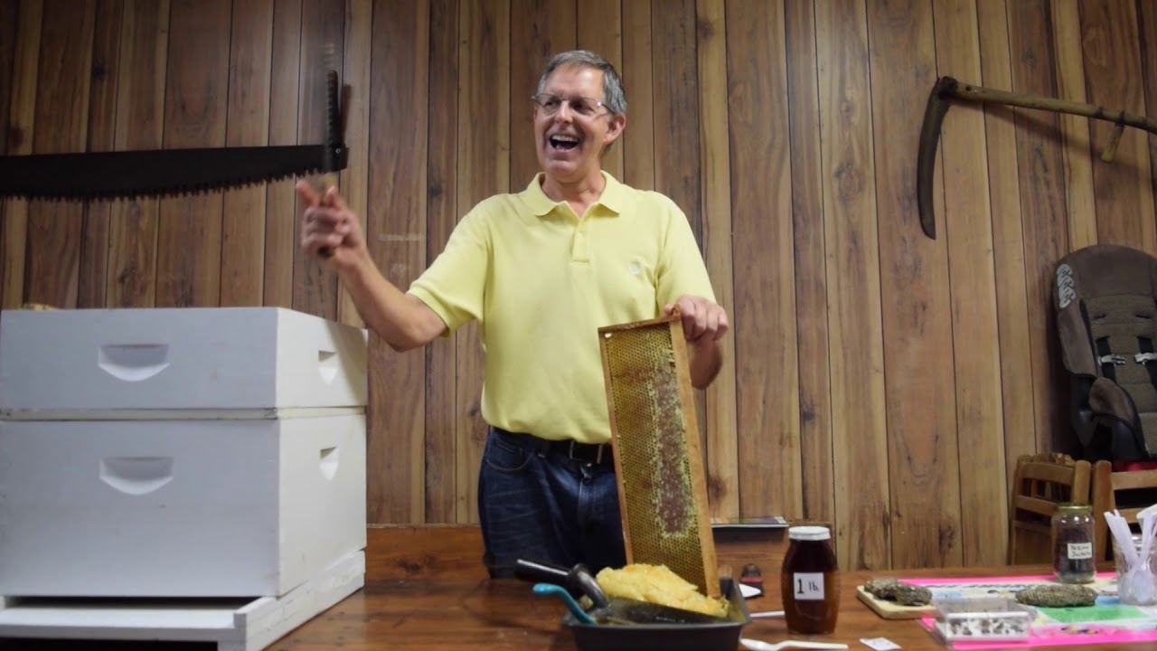 Dean Gerber removing wax from honeycomb - YouTube