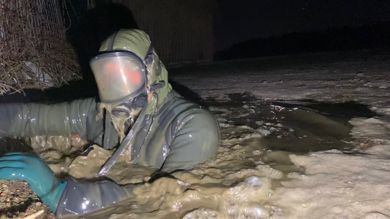 Gülletaucher Wetsuit Manure bath Slurry dive Neopren - YouTube