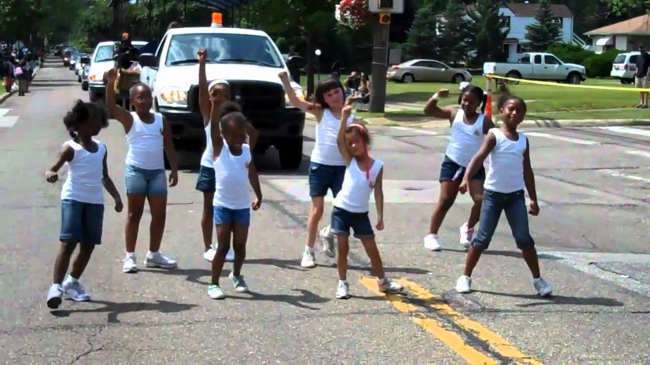 Mariposa Dance Studio 4th of July Parade - YouTube