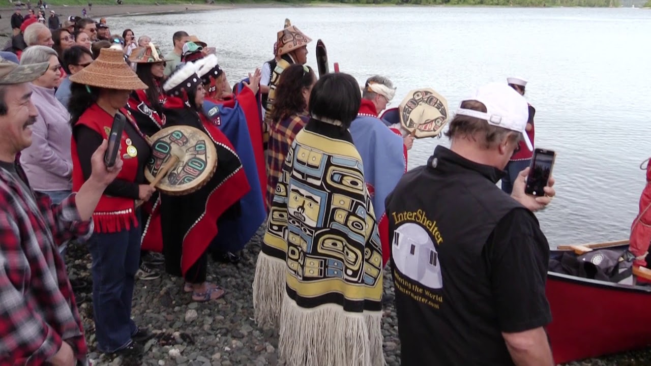 Celebration canoe landing at Auke Rec - YouTube