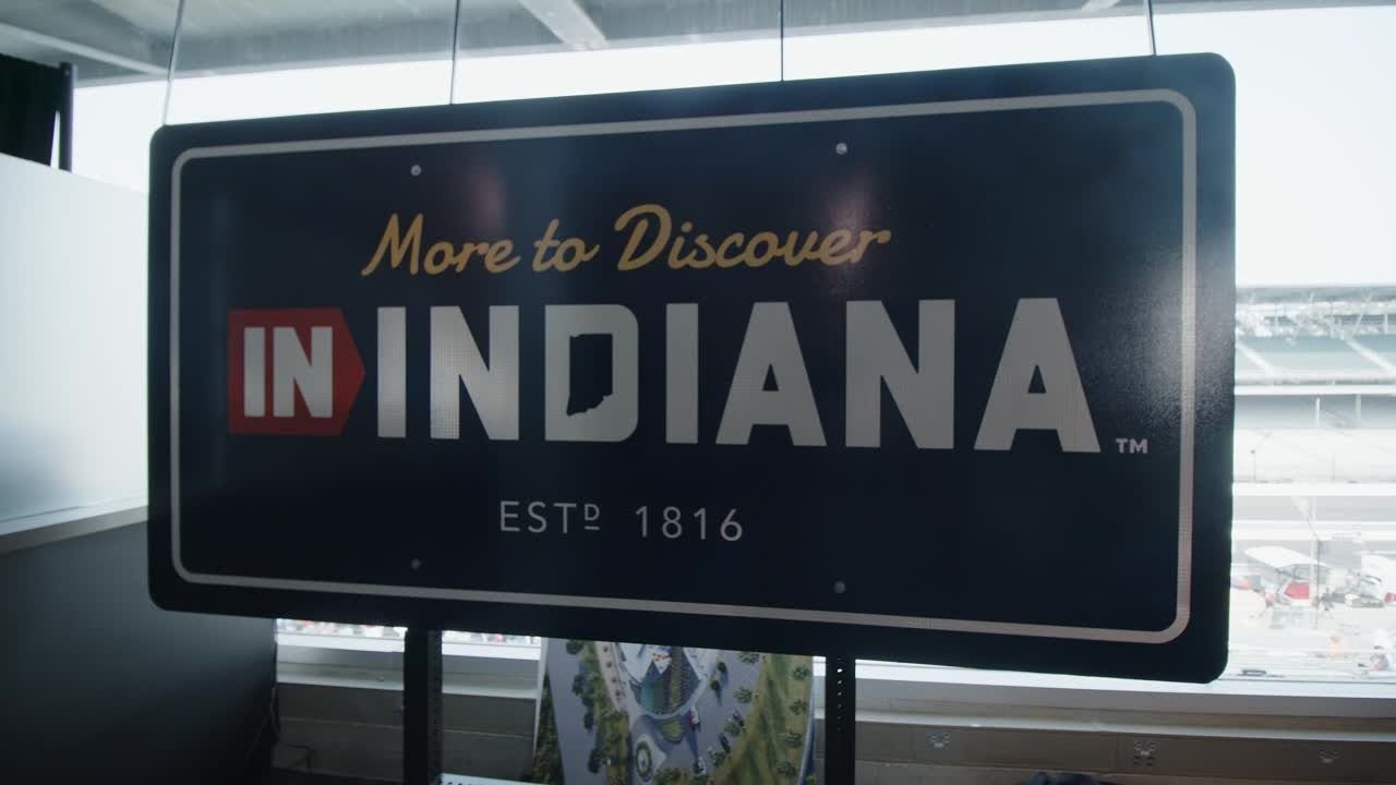New highway signs to welcome visitors to Indiana - YouTube