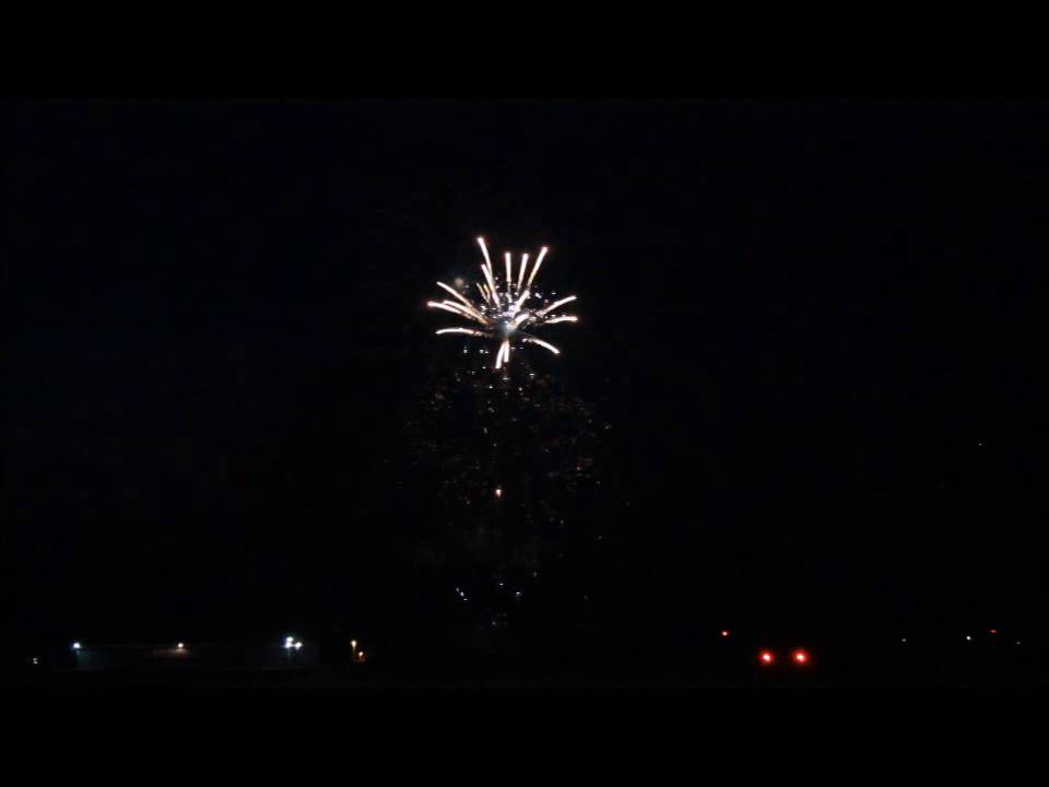 UFO seen on 4th of July flying away from fireworks - YouTube