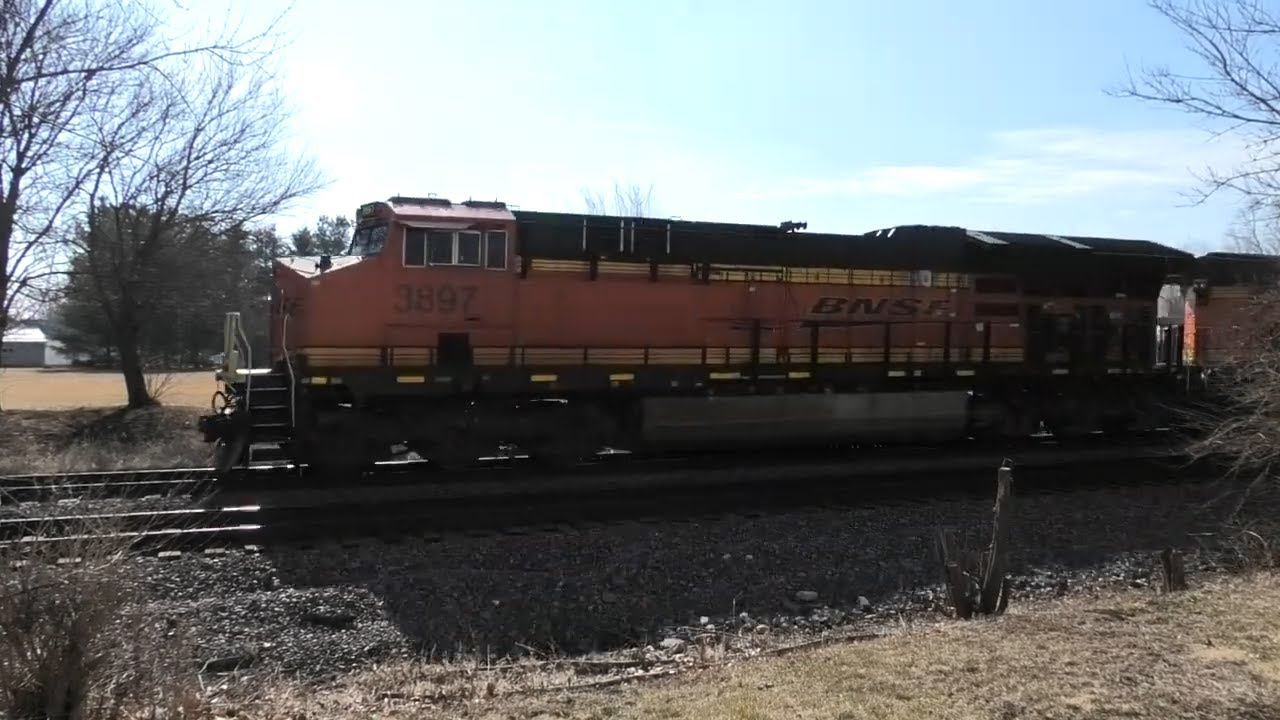 BNSF 3897 East in Wyanet, IL 2/20/23 - YouTube