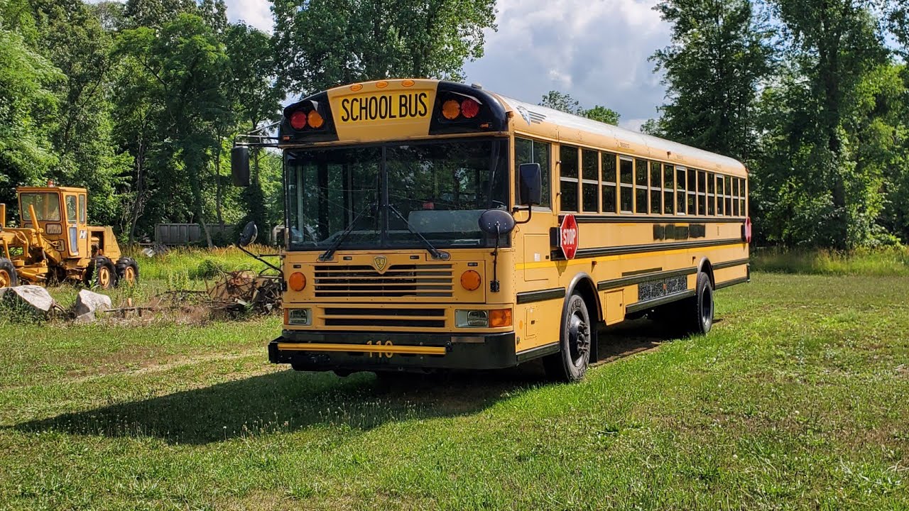 2010 IC FE [MaxxForce DT] Messing Around - YouTube