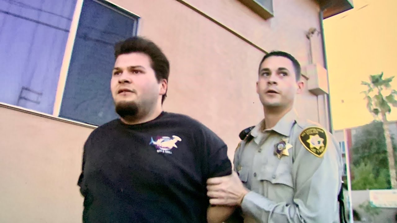 Cops Tv show Las Vegas Nevada. Jay walking stop turns into foot pursuit ...