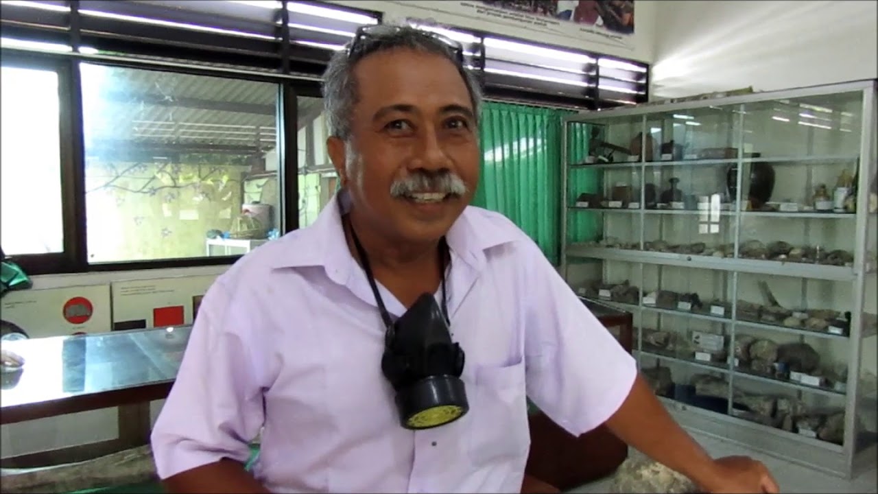 Bapak Heri TSR PMI Bojonegoro Bercerita Relawan - YouTube