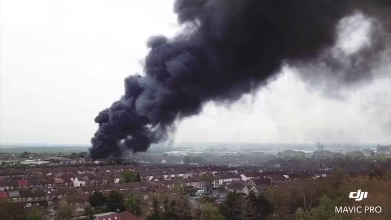 Fire on Globe Estate in Grays - YouTube