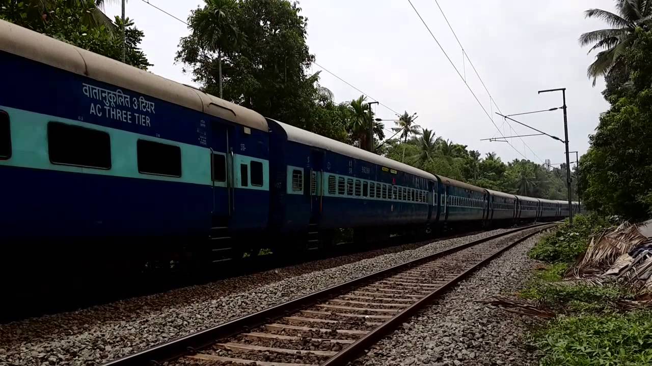 12625 Trivandrum New Delhi - Kerala Express - YouTube
