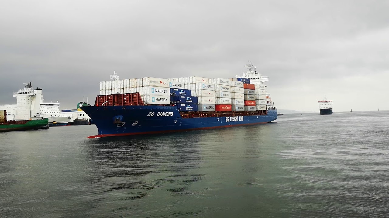 BG Diamond Container Ship arriving in Dublin - YouTube
