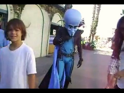 MEGAMIND goes to Pacific Beach, Beach Fest - YouTube