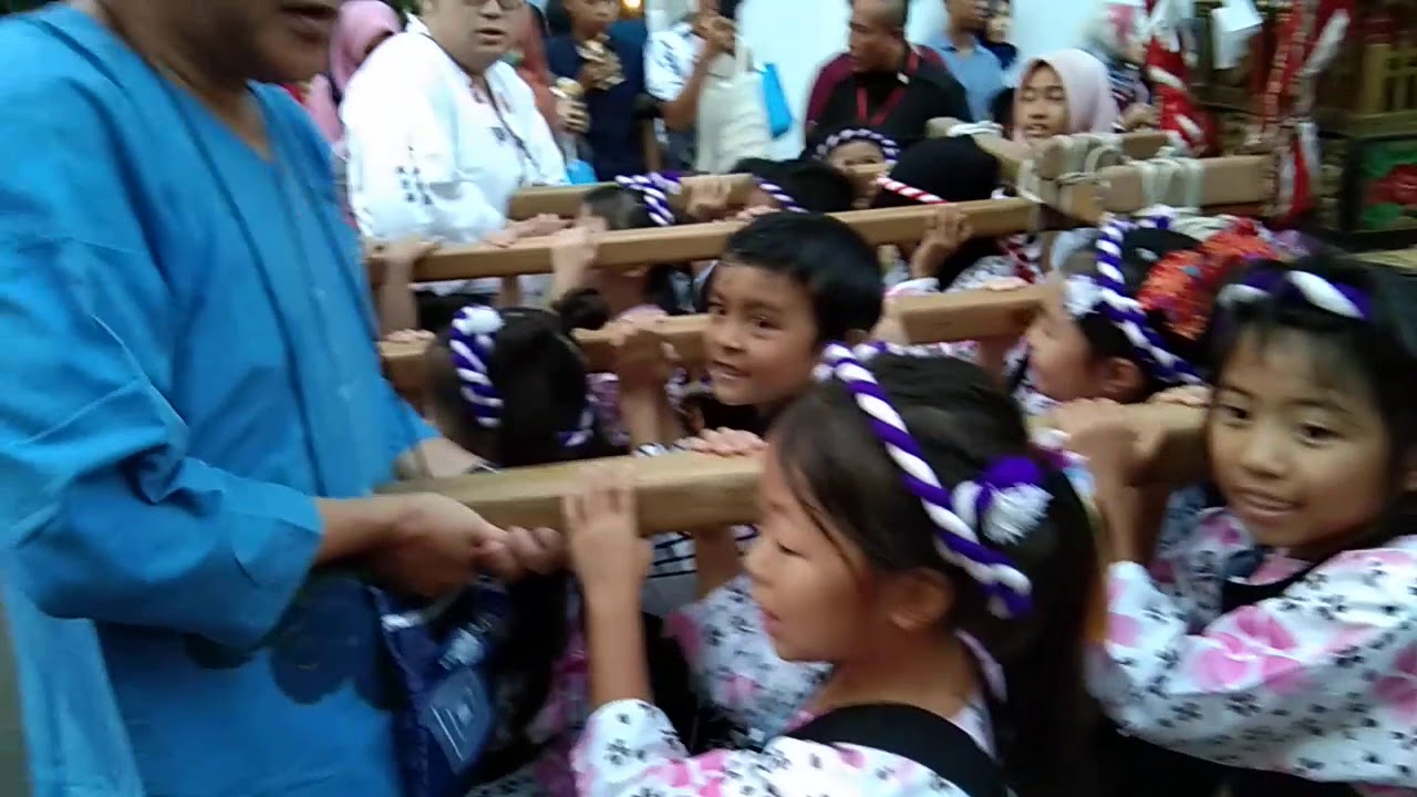 #Omikoshi Kids Team in #JakartaJapanMatsuri #Senayan 2019 - YouTube