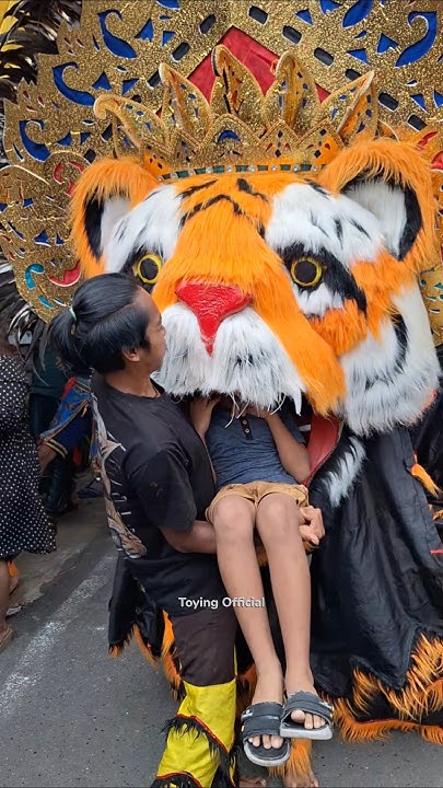 Barongan Makan Bocah Posisi Terbalik #shorts - YouTube