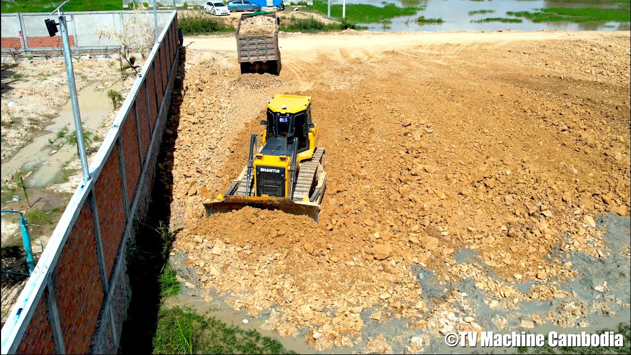 Start new project techniques stronger dozer pushing soil dump truck ...
