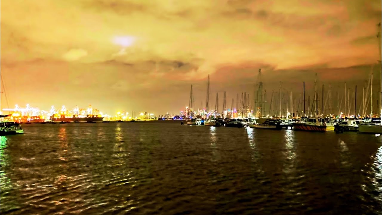Williamstown Foreshore Trail Walk at Night, Melbourne, Australia - YouTube