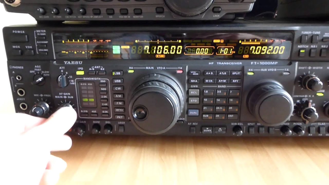 ICOM IC-751A IC-7200 IC-746 VS YAESU FT-107M FT-1000MP - YouTube