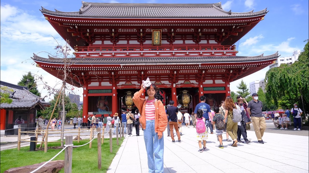 Kaminarimon (Thunder Gate) 雷門 in Asakusa, Tokyo, Japan - YouTube