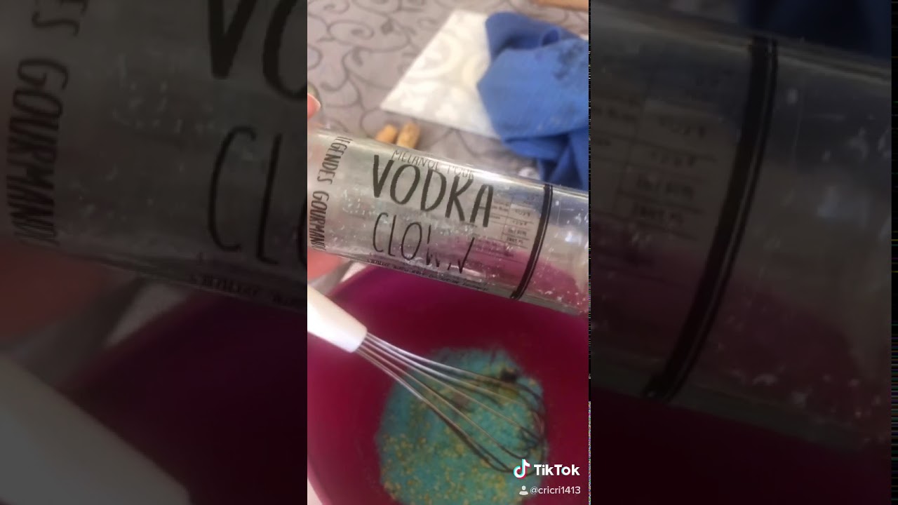 Cocktail vodka clown - YouTube