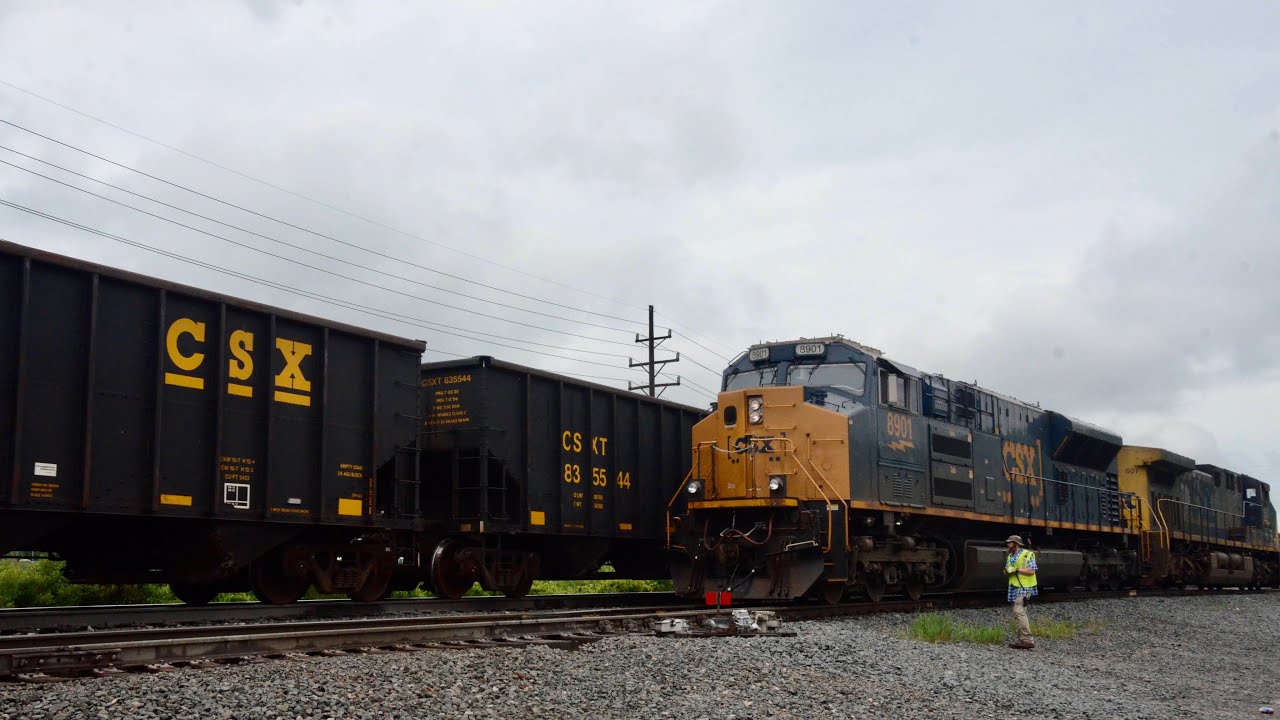 Csx q565 works Parma yard with a st70ace leading and csx k171 in Parma ...