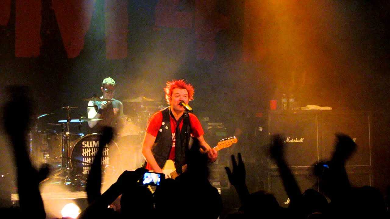 Sum 41 - Pieces live Québec 2012 - YouTube