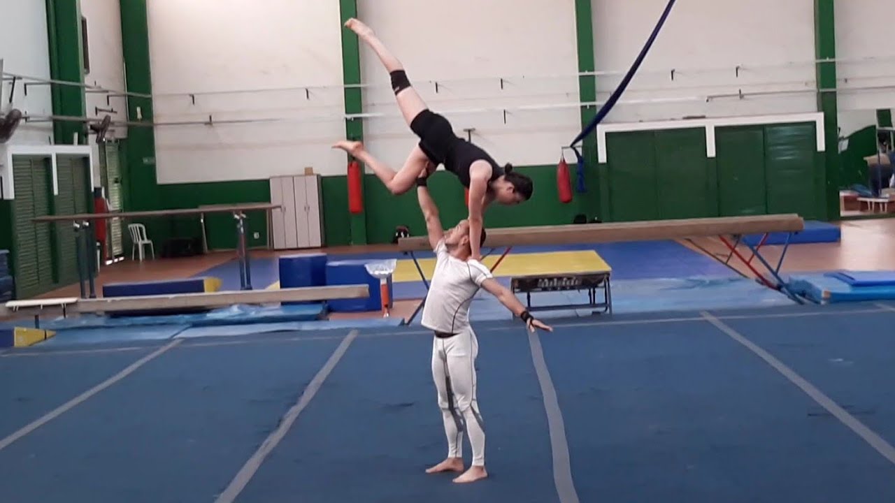 Duo Acro - Andréa Ferreira e Diego Iglesias (10 anos Ginásticas EEFERP ...