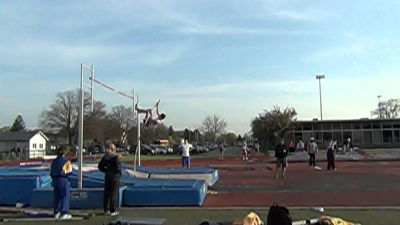 Kevin Pullen - Gahanna Lincoln - First Meet - Pole Vault - 11-6 - YouTube