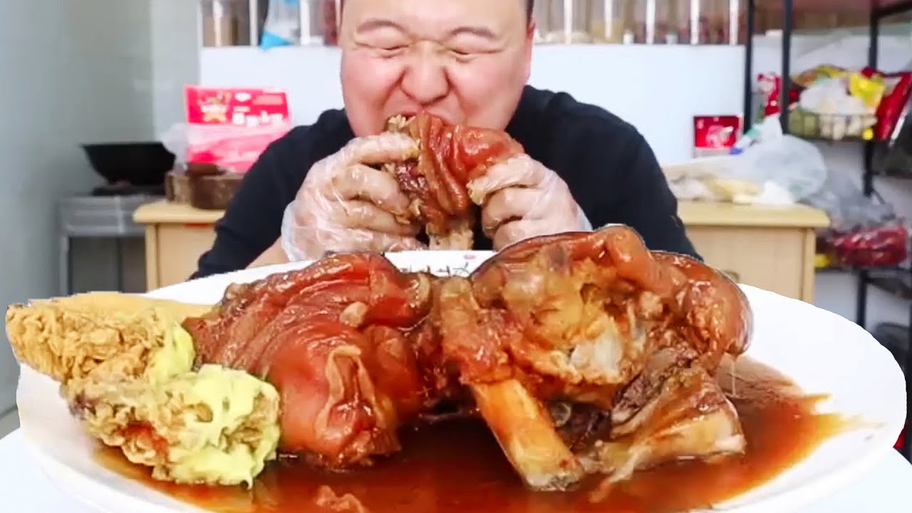 Hot and Spicy Pork Knuckle Stewed In Iron Pot, Tender And Juicy, Great ...