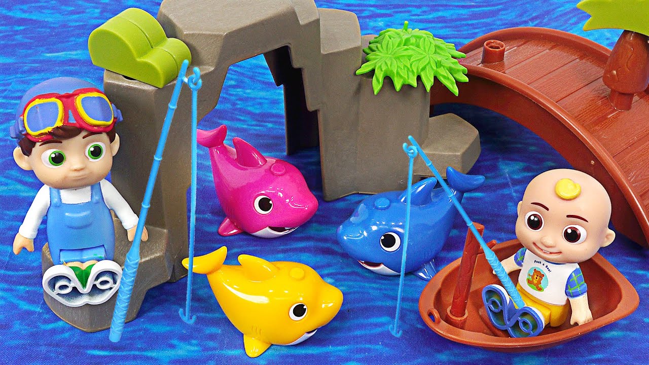 JJ and Tom Tom went to the Beach! Cocomelon Baby Shark Beach Fish ...