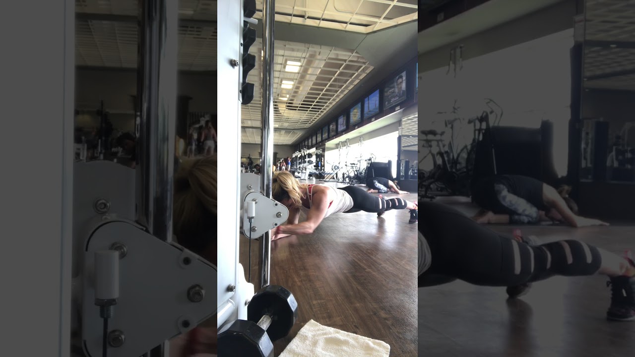 One Arm Rowing Plank - YouTube