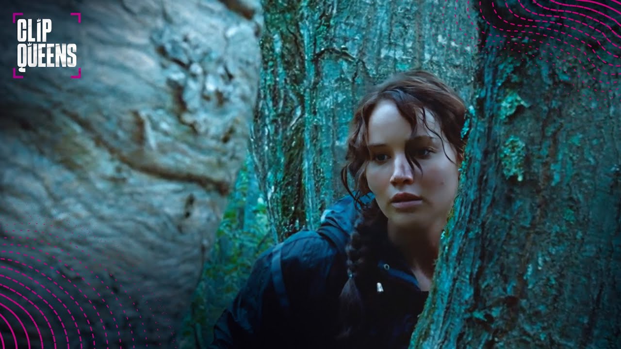 Katniss vs Tracker Jackers | The Hunger Games - YouTube