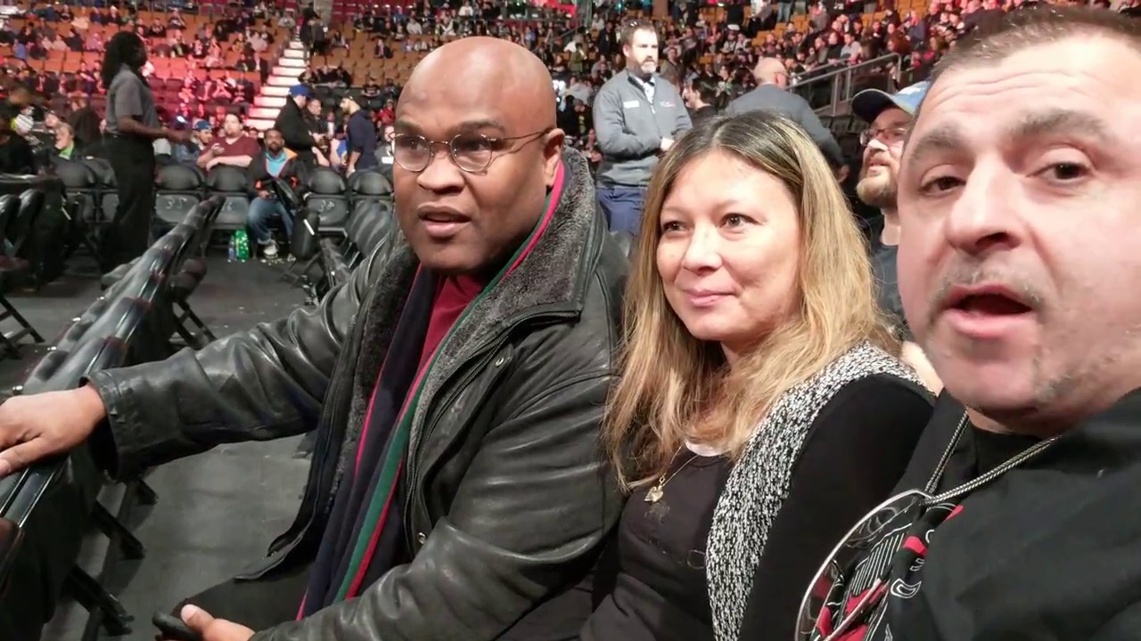 WWE Raw Nov 21 2016 Bill Goldberg, his wife & son & Gary Goodridge in ...