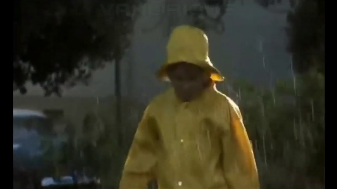 It the movie Georgie meets pennywise the dancing clown death scene 1990 ...