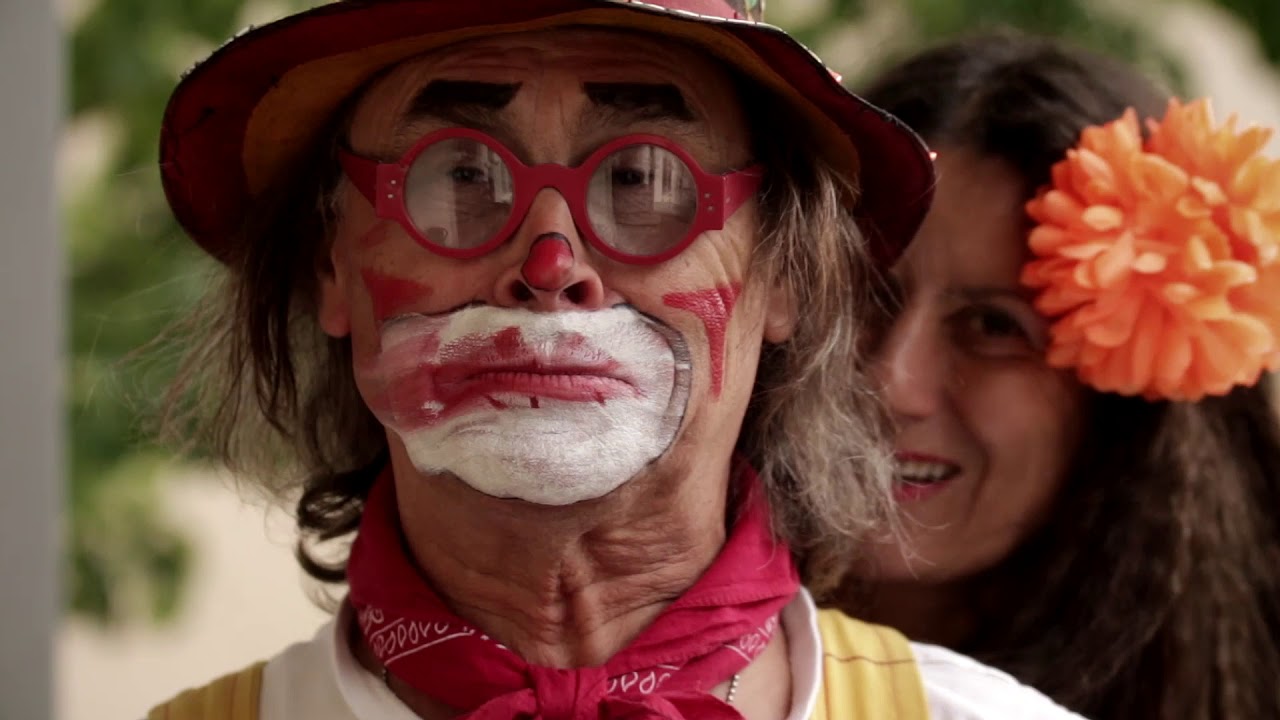 Clown Lulu Abstand - YouTube