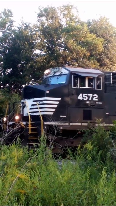 C6M/AC60!!! NS #4572 leads a slow EB UP M-BTLI24 out of Lake Charles, Louisiana!!! - YouTube