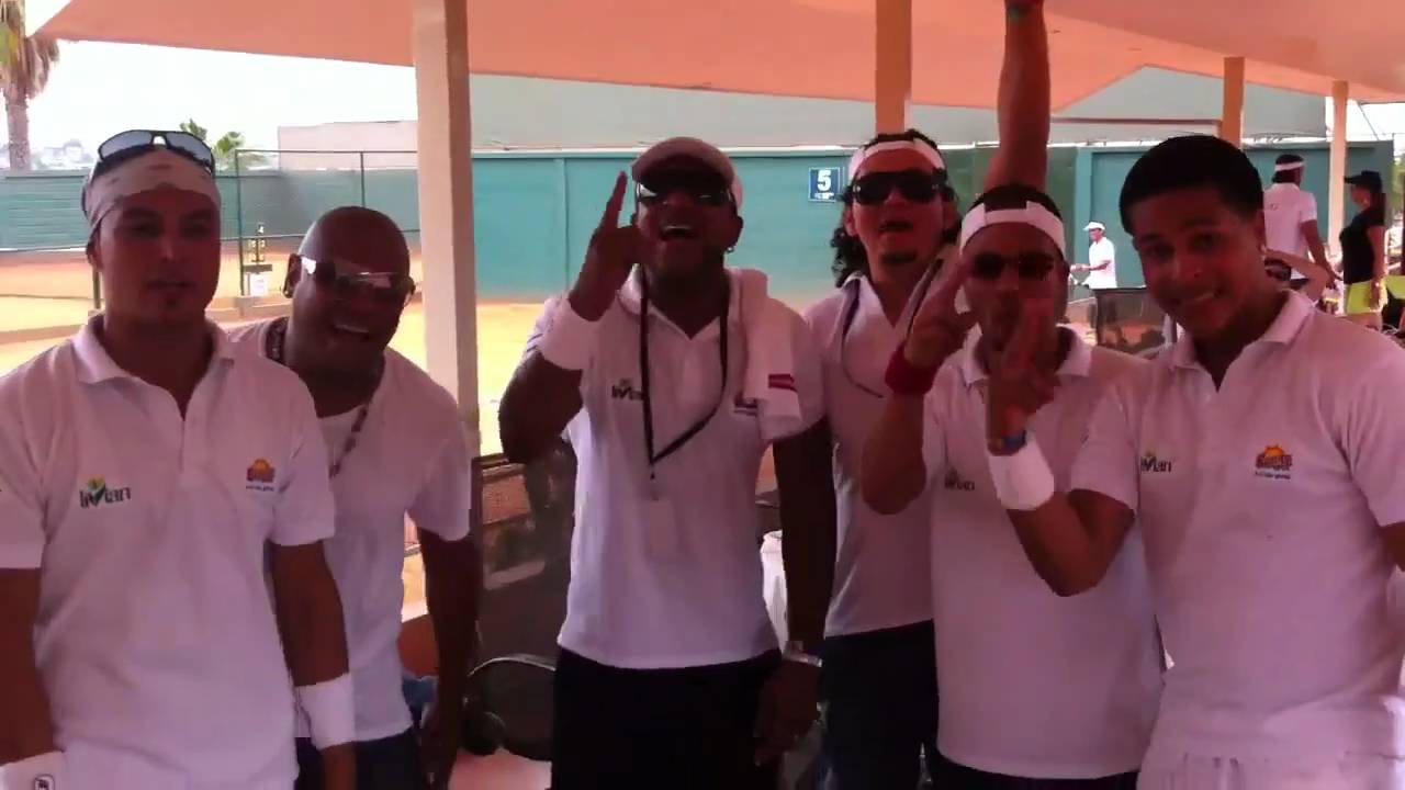 Aldo Ranks apoyando a Nelson Zapata & Proyecto Uno - YouTube