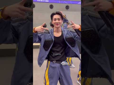 He got all shy 🙈 #enhypen #jungwon #engene