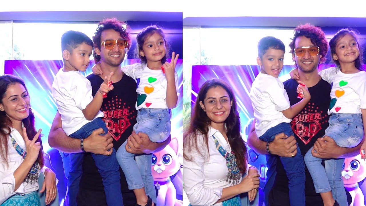 Saurabh Raj Jain Arrives With Her Cute Kids At Screening Of Disney ...